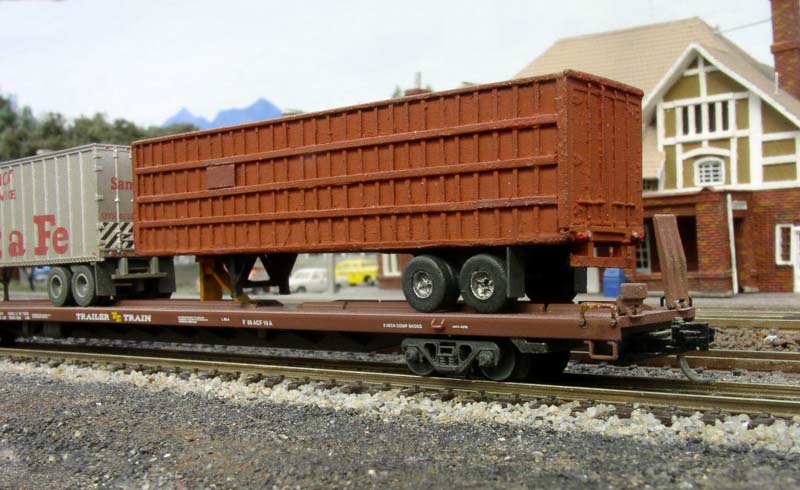 1960's waffle-sided piggyback trailers | TrainBoard.com - The Internet's Original